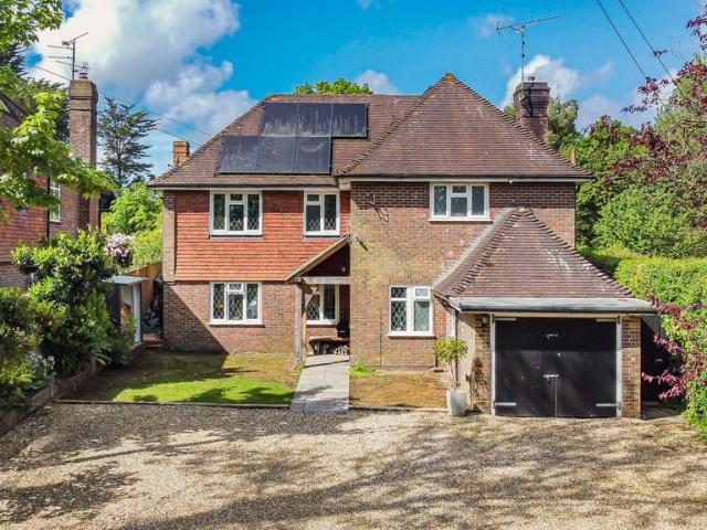 5 bedroom detached house for sale