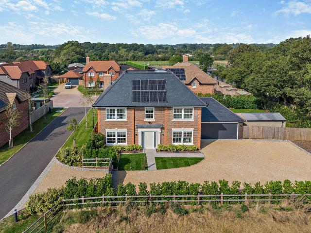 5 bedroom detached house for sale