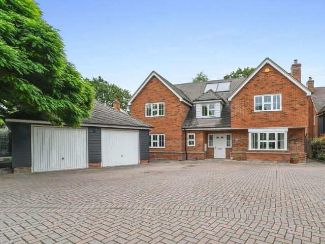 5 bedroom detached house for sale