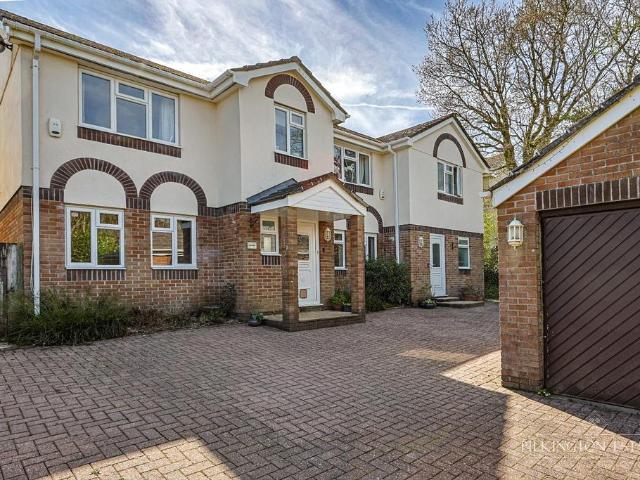 6 bedroom detached house for sale