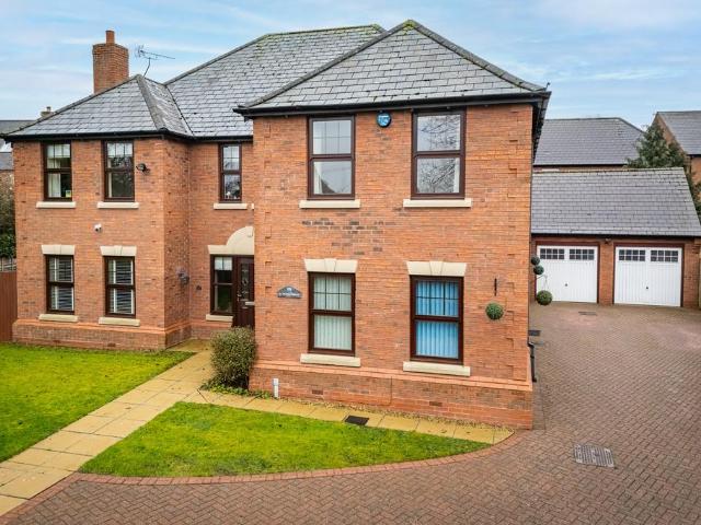 5 bedroom detached house for sale