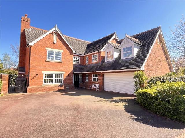 5 bedroom detached house for sale