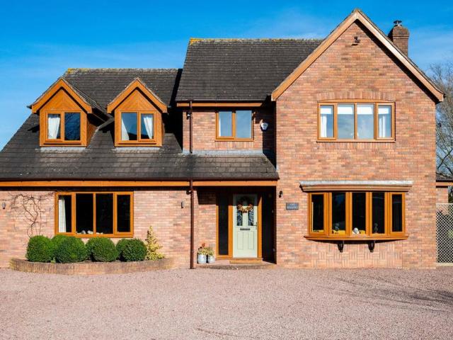 5 bedroom detached house for sale