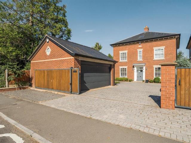 5 bedroom detached house for sale