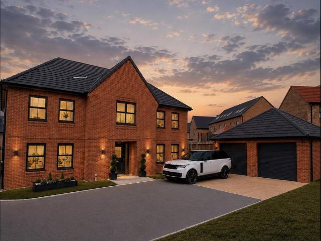 5 bedroom detached house for sale