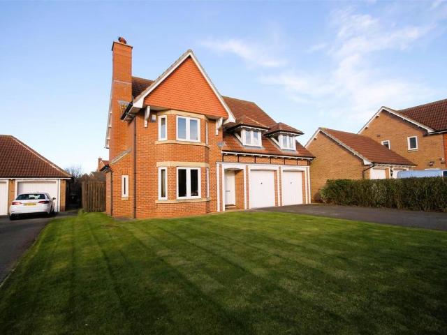 5 bedroom detached house for sale