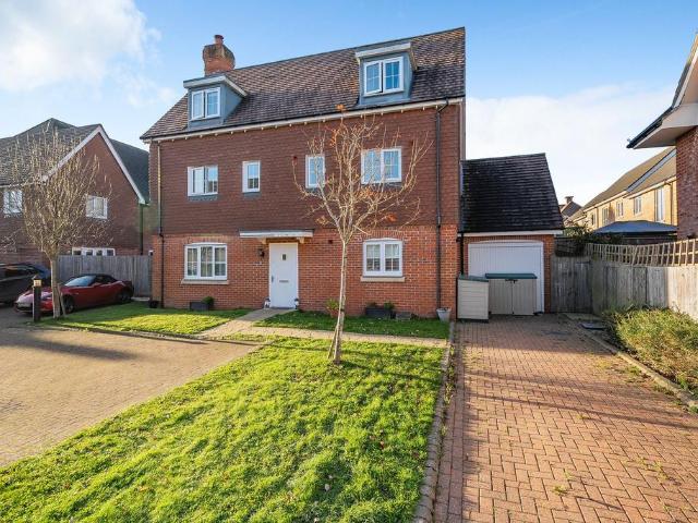 5 bedroom detached house for sale
