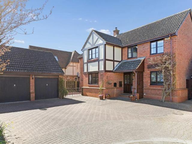 5 bedroom detached house for sale