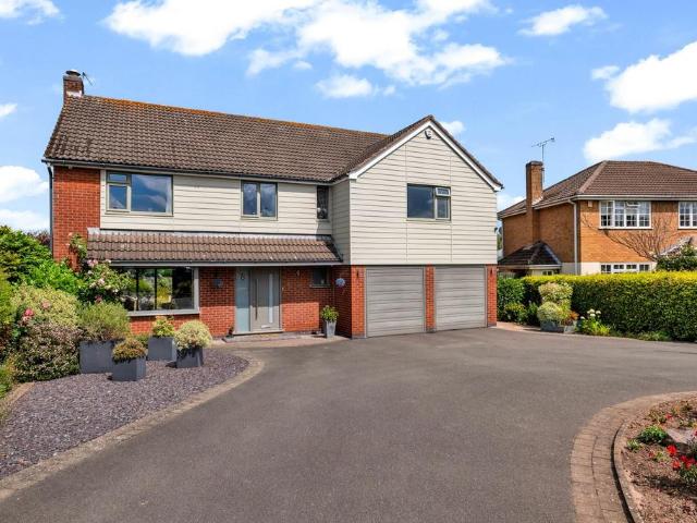 5 bedroom detached house for sale