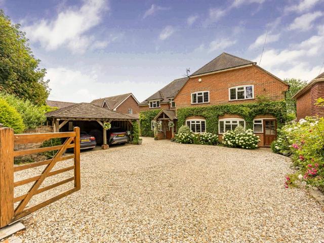 5 bedroom detached house for sale