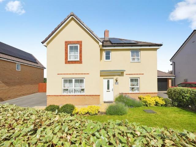 5 bedroom detached house for sale