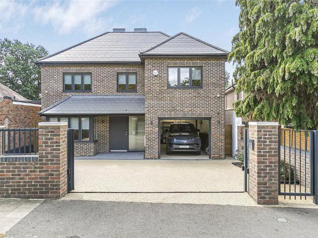 5 bedroom detached house for sale