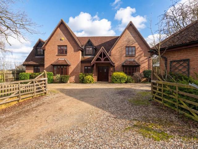5 bedroom detached house for sale
