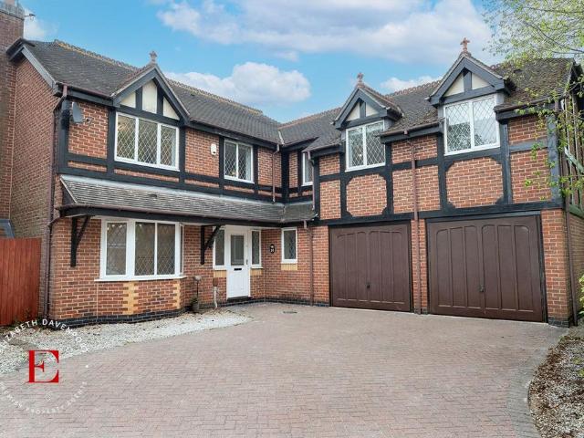 5 bedroom detached house for sale