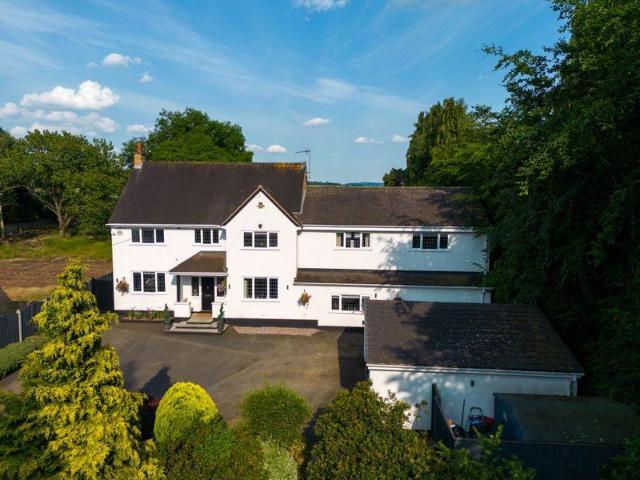 5 bedroom detached house for sale