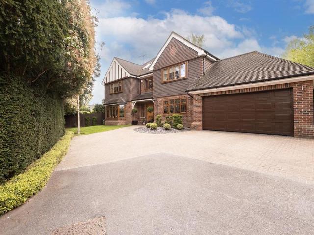 5 bedroom detached house for sale