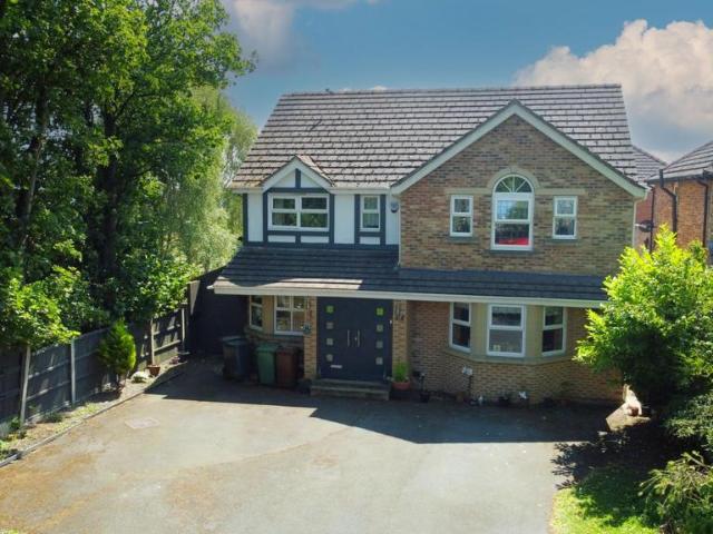 5 bedroom detached house for sale