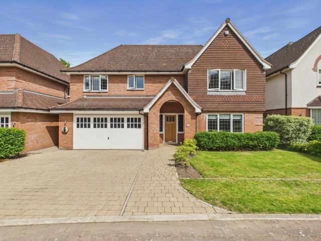 5 bedroom detached house for sale