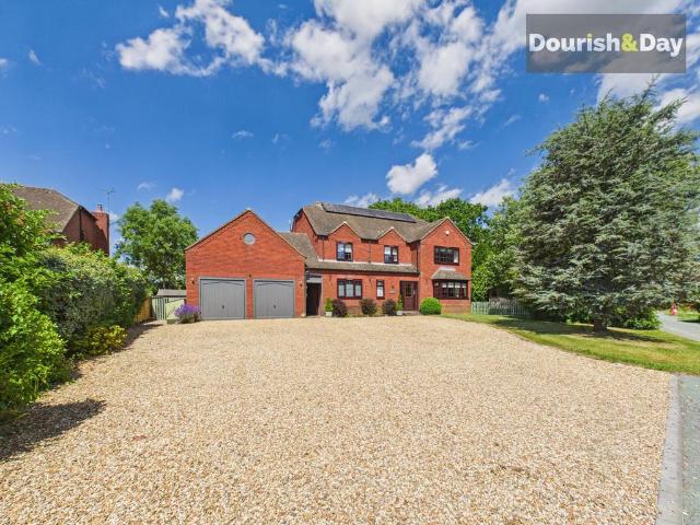 5 bedroom detached house for sale