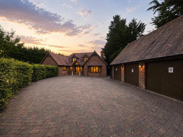 5 bedroom detached house for sale