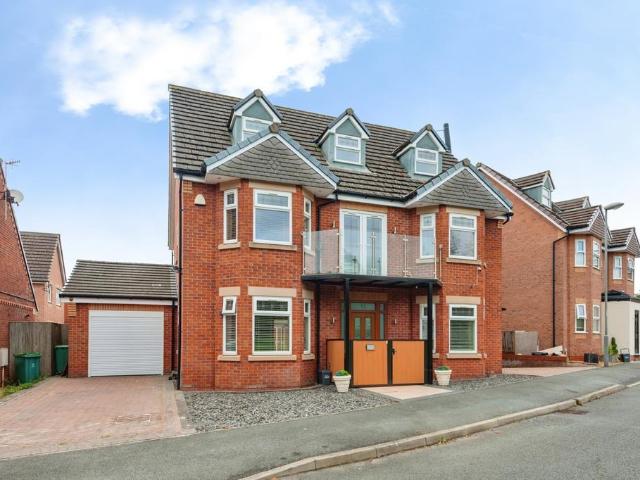 5 bedroom detached house for sale