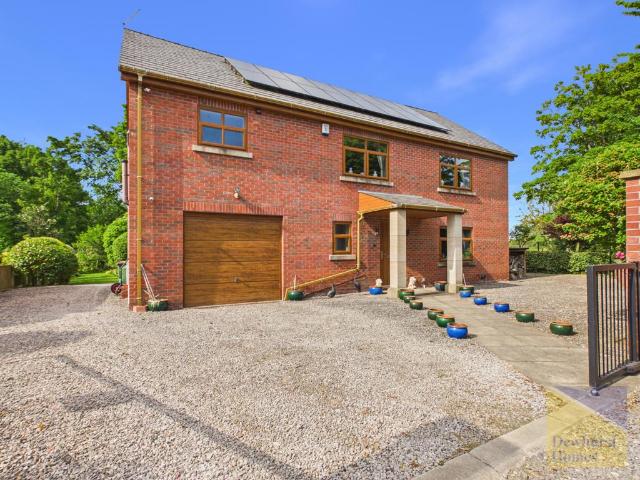 5 bedroom detached house for sale