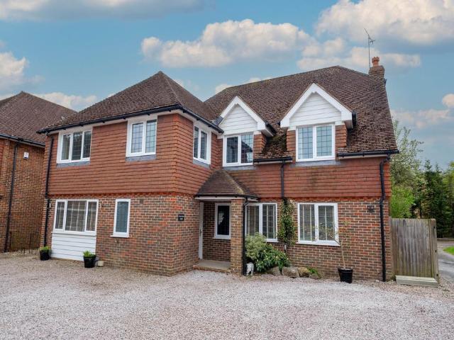 5 bedroom detached house for sale