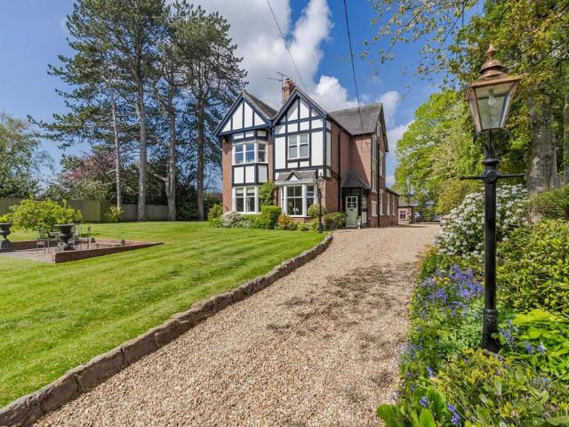 5 bedroom detached house for sale