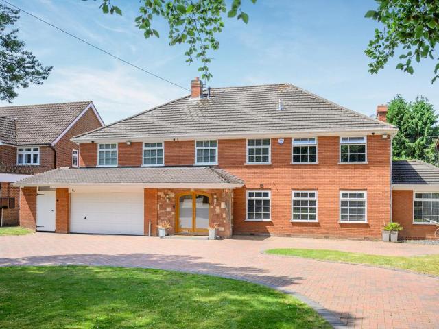 5 bedroom detached house for sale