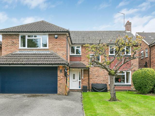 5 bedroom detached house for sale