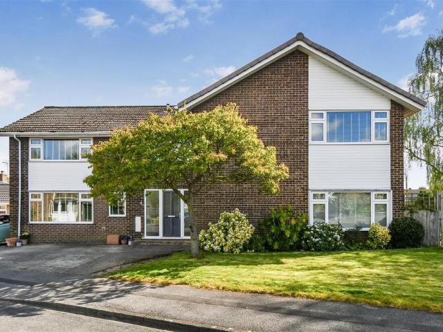 5 bedroom detached house for sale