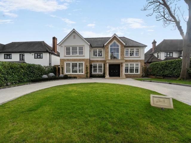 5 bedroom detached house for sale