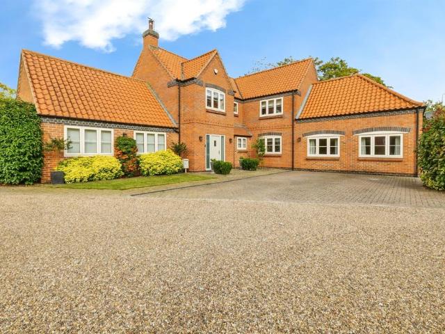 5 bedroom detached house for sale