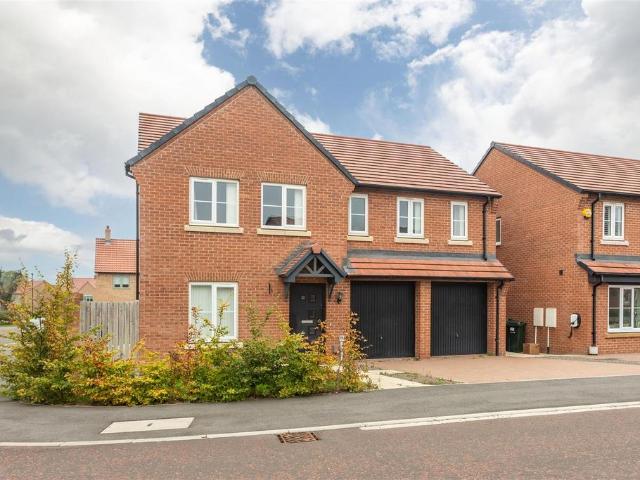 5 bedroom detached house for sale