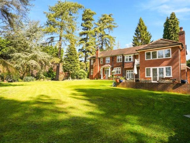5 bedroom detached house for sale