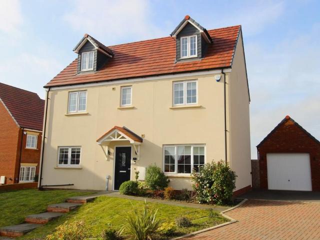 5 bedroom detached house for sale
