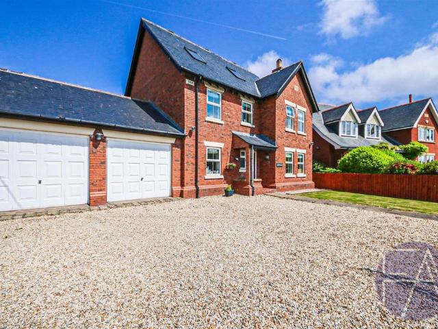 5 bedroom detached house for sale