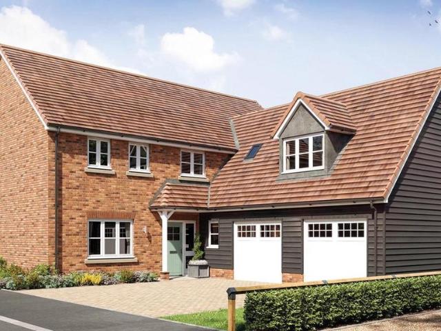 5 bedroom detached house for sale