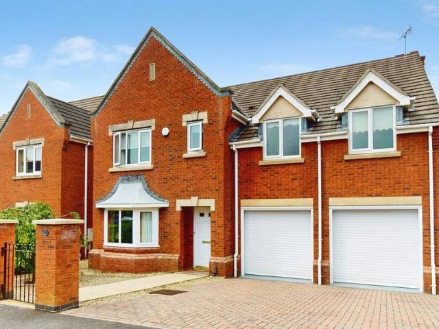 5 bedroom detached house for sale