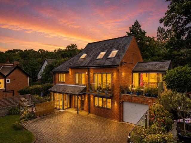 5 bedroom detached house for sale