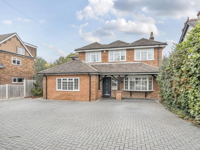 5 bedroom detached house for sale
