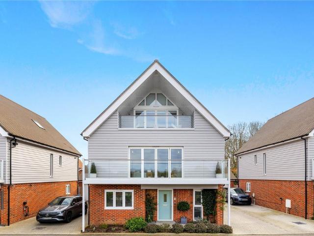 5 bedroom detached house for sale