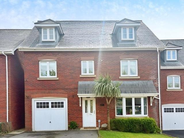 5 bedroom detached house for sale