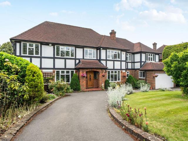 5 bedroom detached house for sale