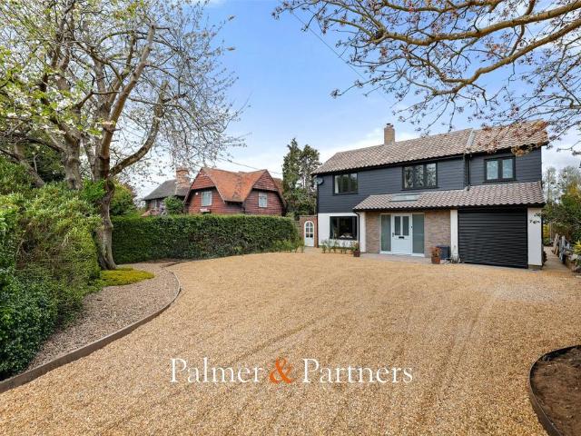 5 bedroom detached house for sale