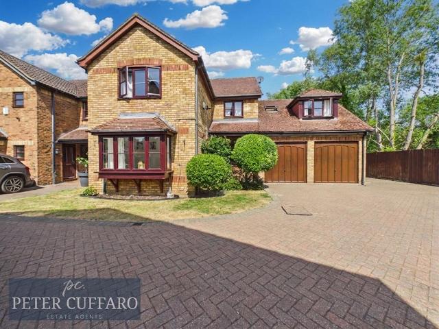 5 bedroom detached house for sale