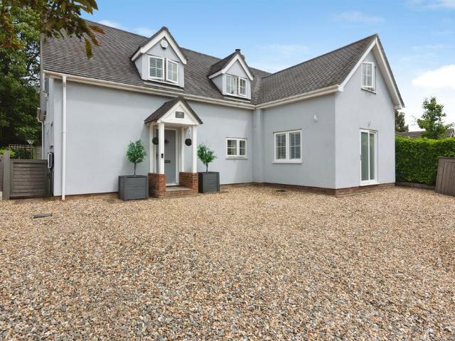 5 bedroom detached house for sale