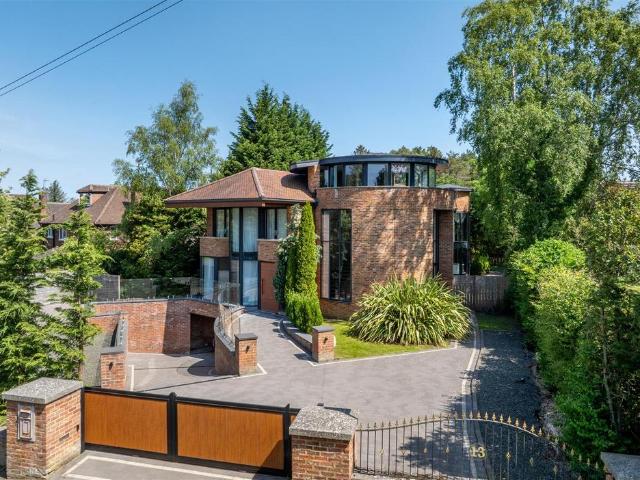 5 bedroom detached house for sale