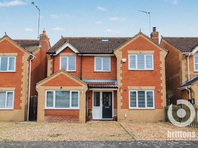 5 bedroom detached house for sale