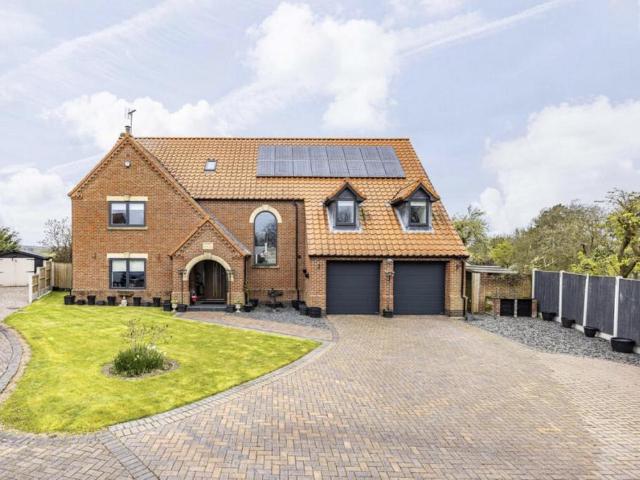 5 bedroom detached house for sale
